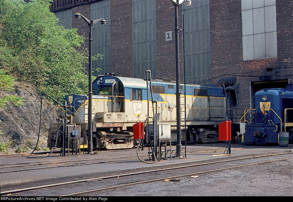 D&H RS36 5019 and RS3 4085